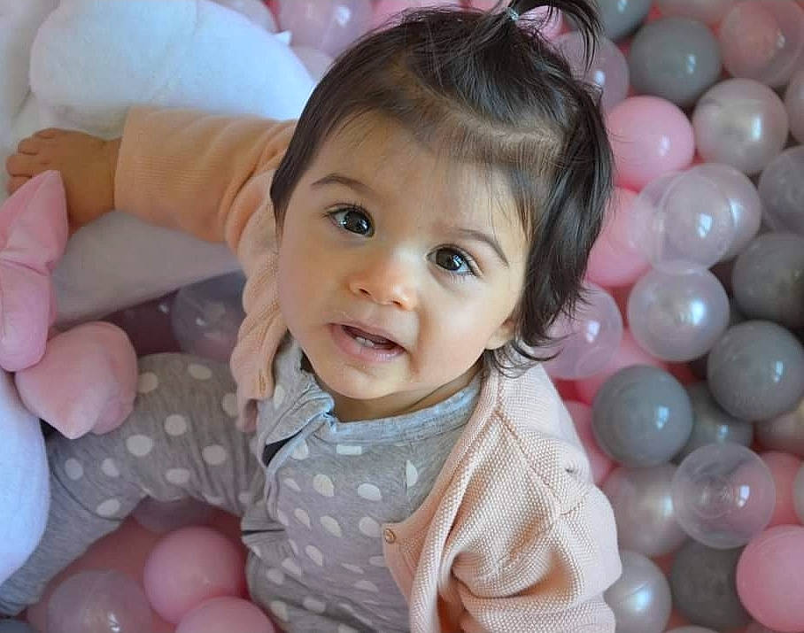 Manel : Signification, origine, personnalité et popularité du prénom bébé