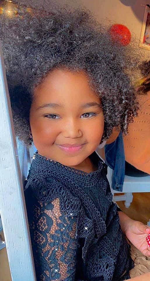 Assya : Signification, origine, personnalité et popularité du prénom bébé