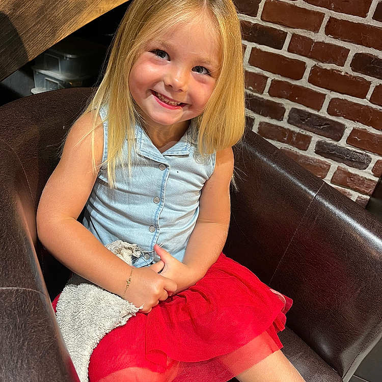 Emilie : Signification, origine, personnalité et popularité du prénom fille